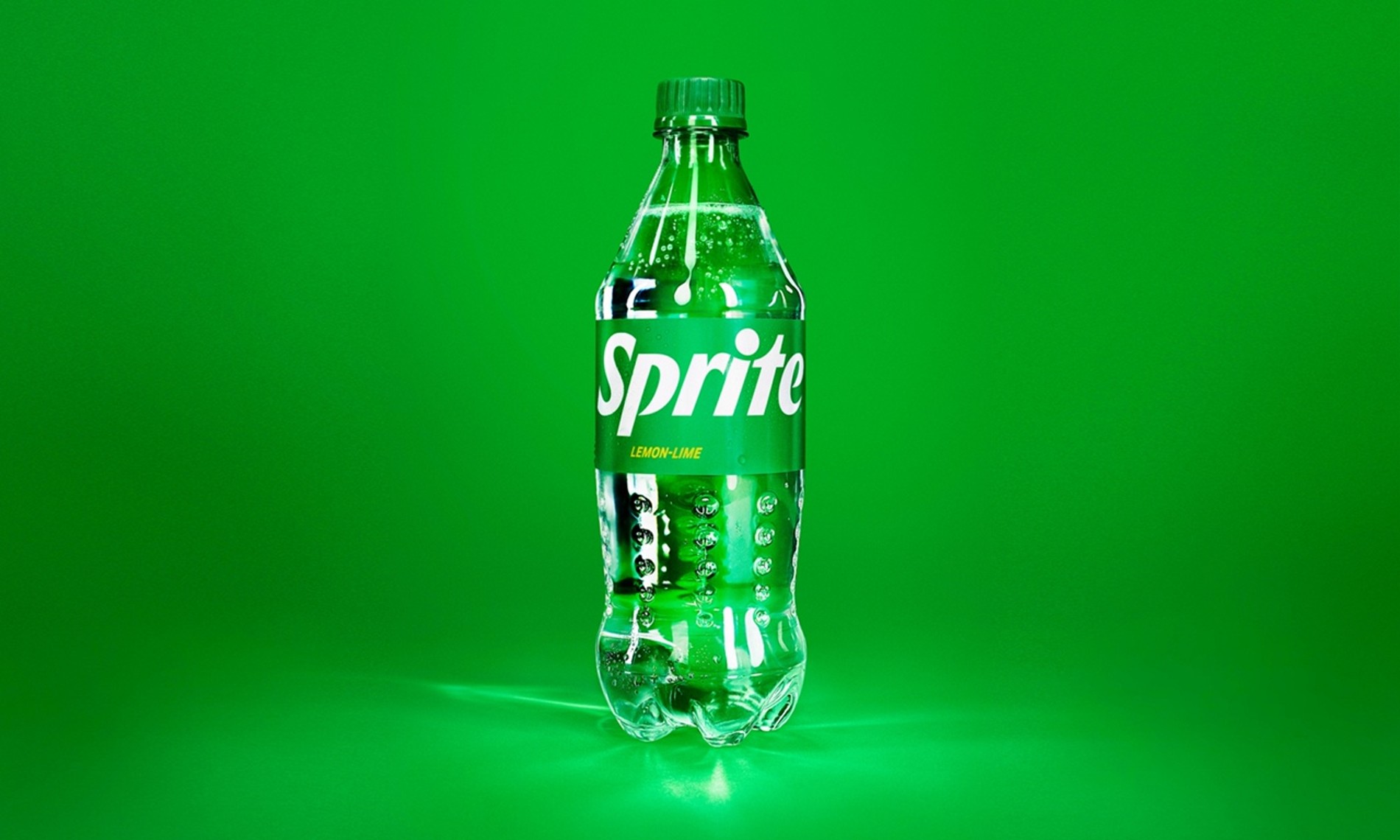 Из-за чего компания Coca-Cola перестанет выпускать Sprite в зеленых ...