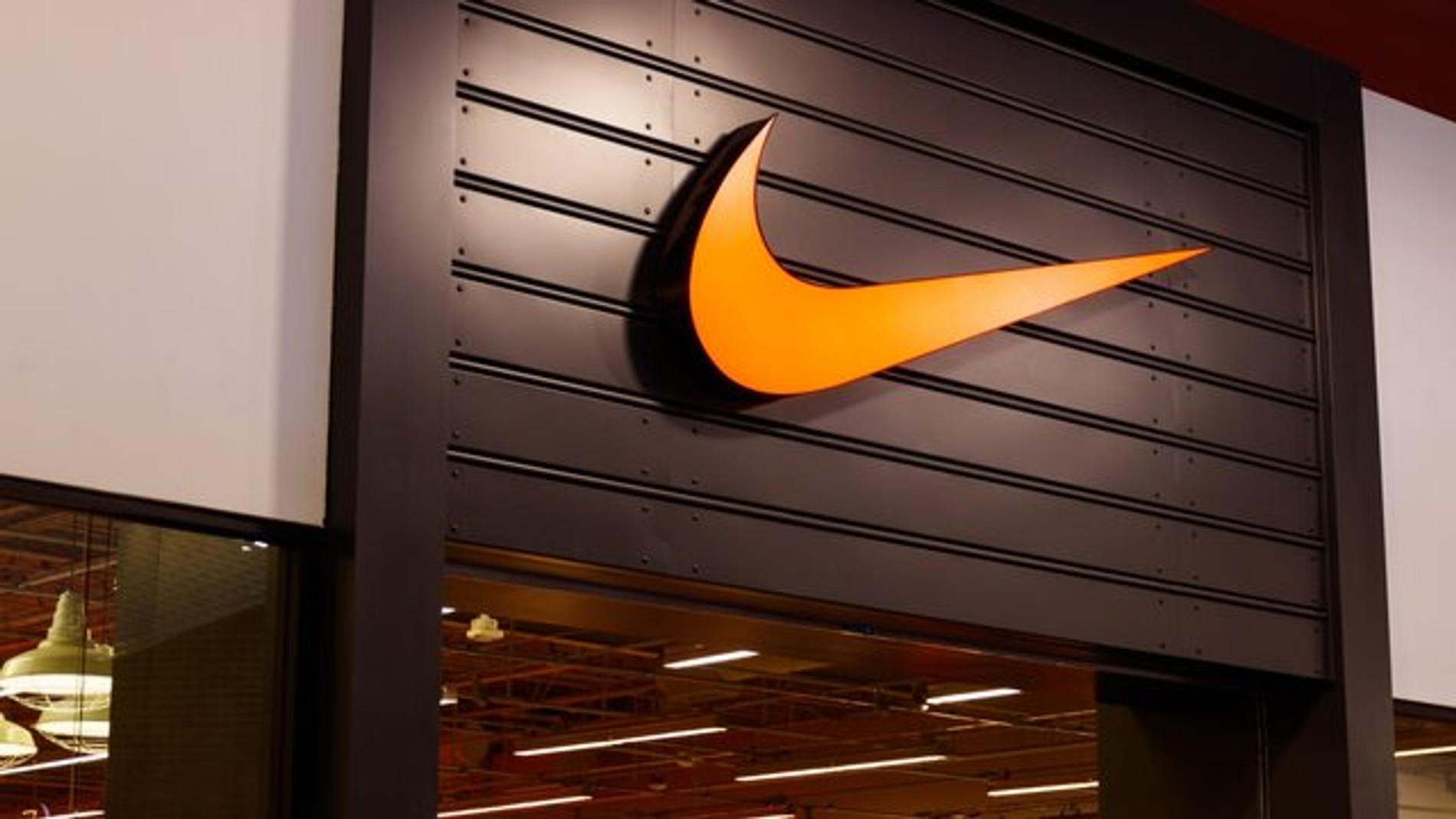В Москве снова заработали магазины Nike: рассказываем, как они теперь ...