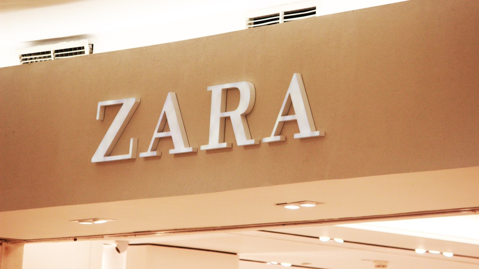Zara планирует шить одежду в России